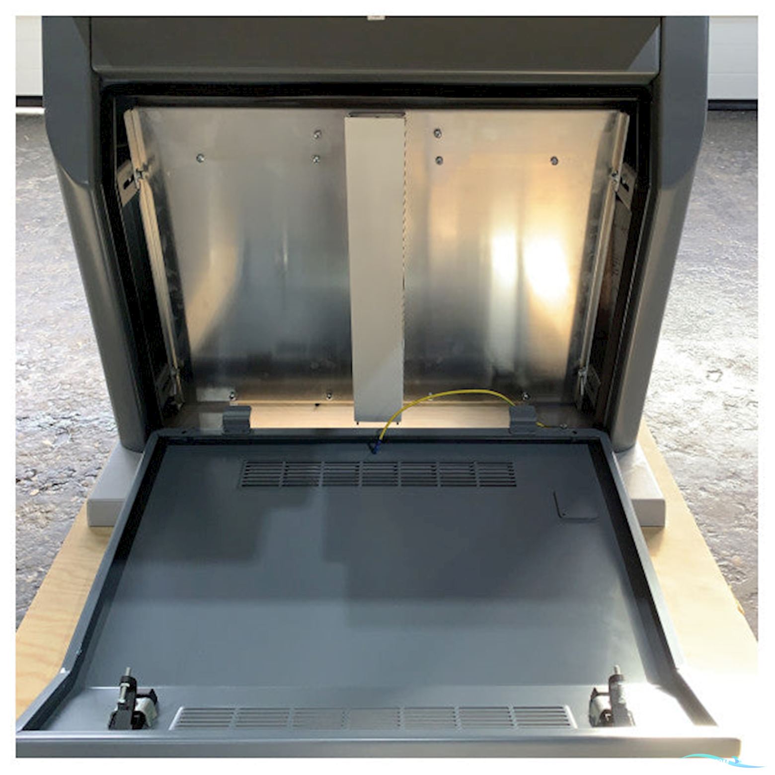 Alphatron Antracite Gun Bridge Console L80 x W80 x H130 cm Bootszubehör Verkaufen | Niederlande ...